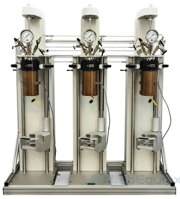 Three Reactor Parallel System LE3RPS